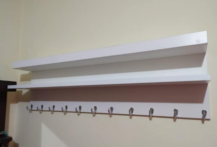 REPISA CON PERCHERO – Repisas