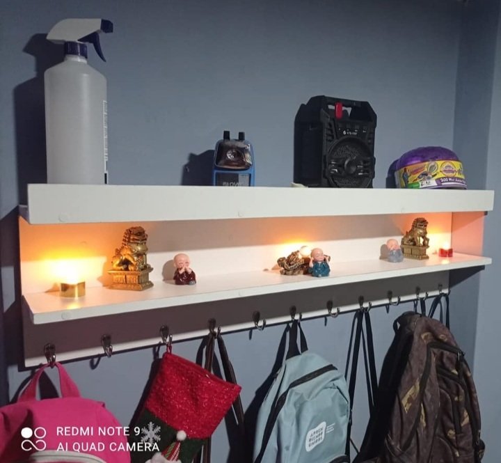 REPISA CON PERCHERO – Repisas